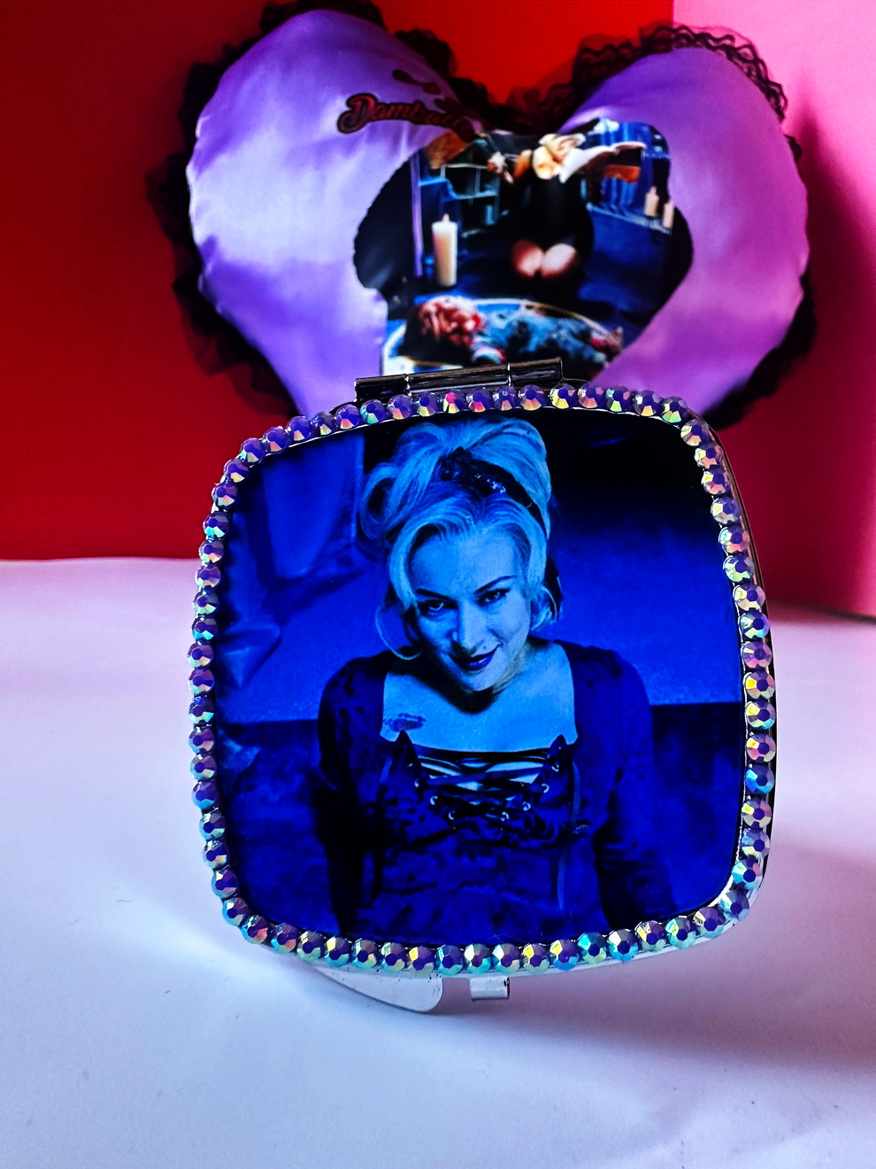 Compact Tiffany mirror – The Scream Lab